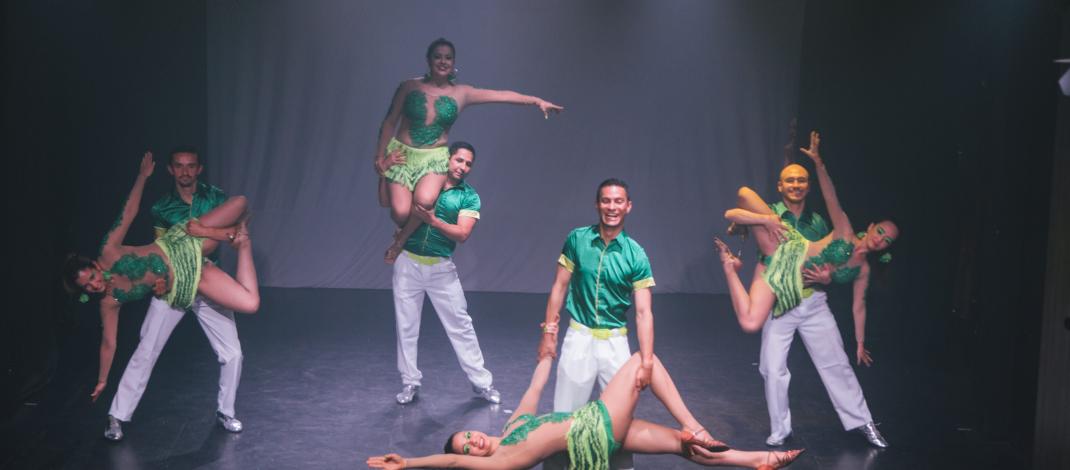 Baile De Ritmos Latinos Danza En La Ciudad Somos Movimiento